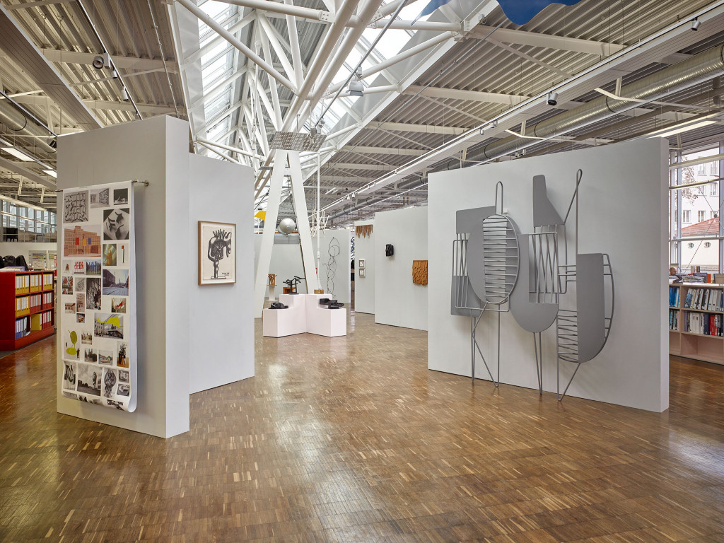 Ausstellung Model und Wirklichkeit von Ursula Sax in der ...